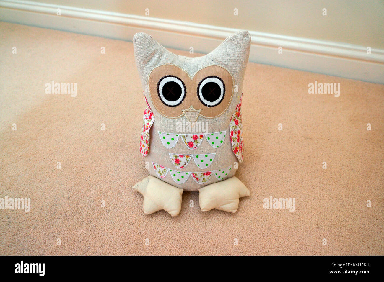 PRETTY OWL DOOR STOP Stock Photo - Alamy