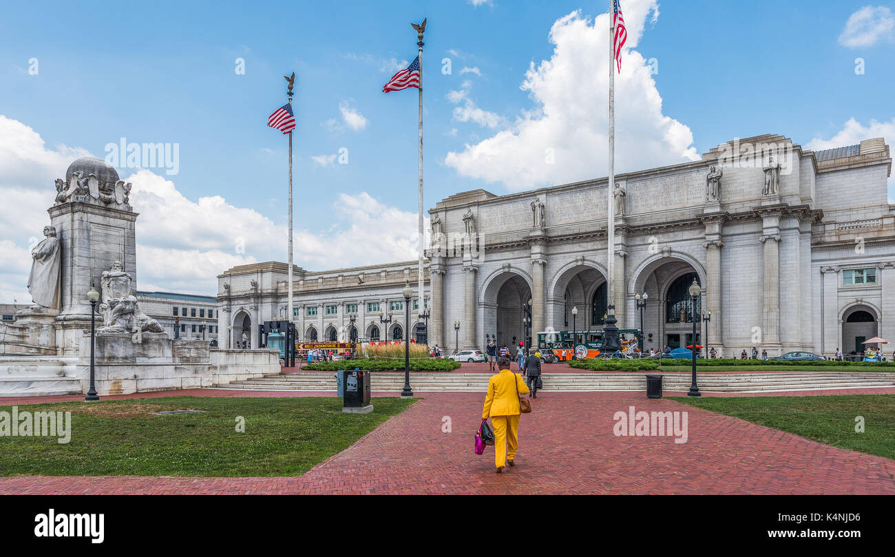Columbus Circle, in front of Union Station, Washinton DC Stock Photo ...