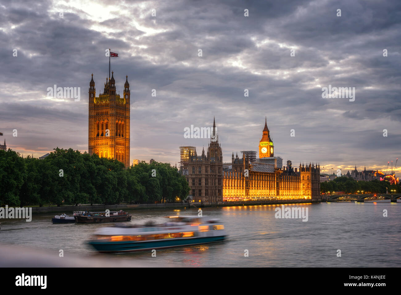 Under thames river hi-res stock photography and images - Alamy