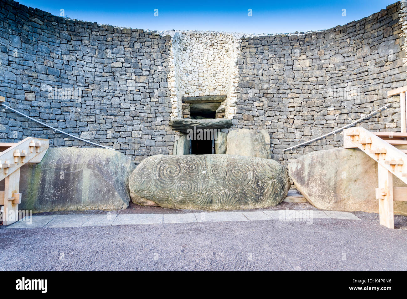 Newgrange passage tomb located in the Boyne Valley. Co. Meath in ...