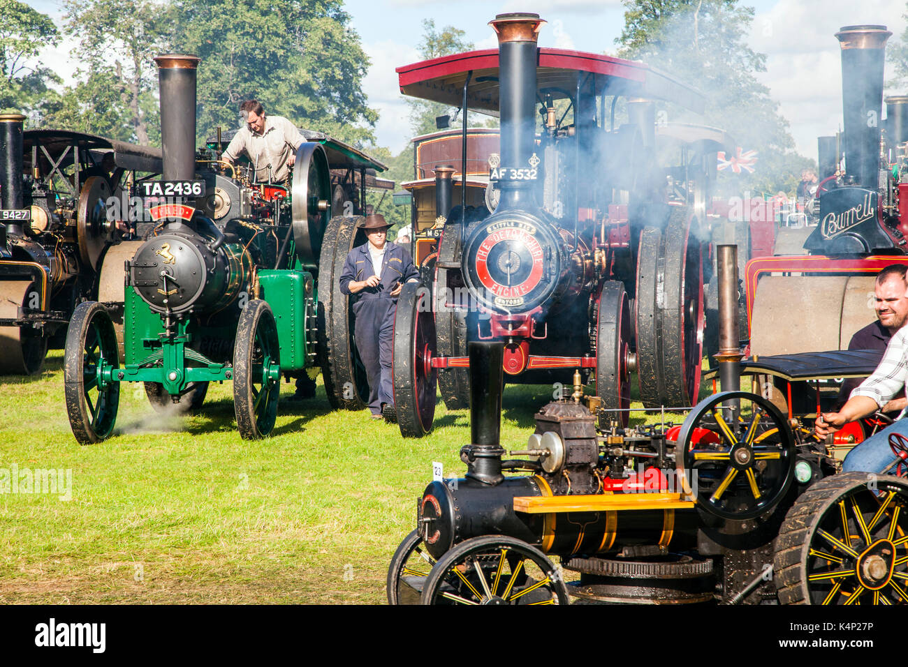 Traction engines and mini traction engines on parade at the annual ...
