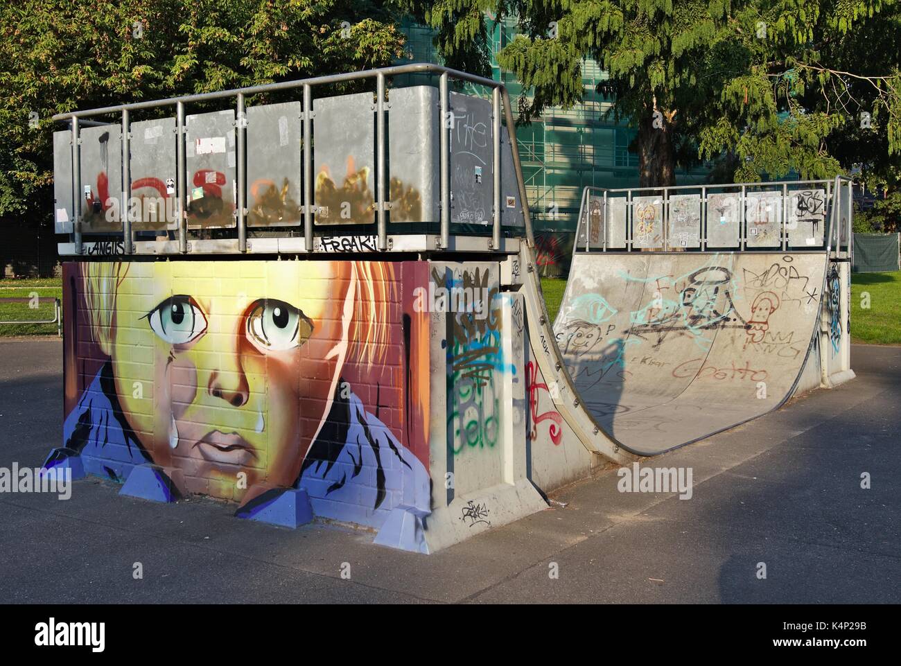 Graffiti concrete half pipe hi-res stock photography and images - Alamy