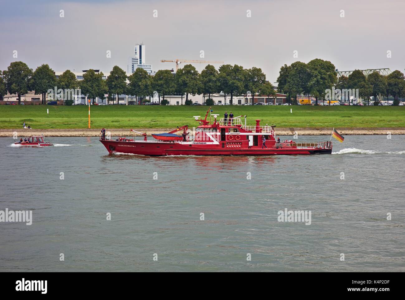 Fire fighter boat hi-res stock photography and images - Alamy