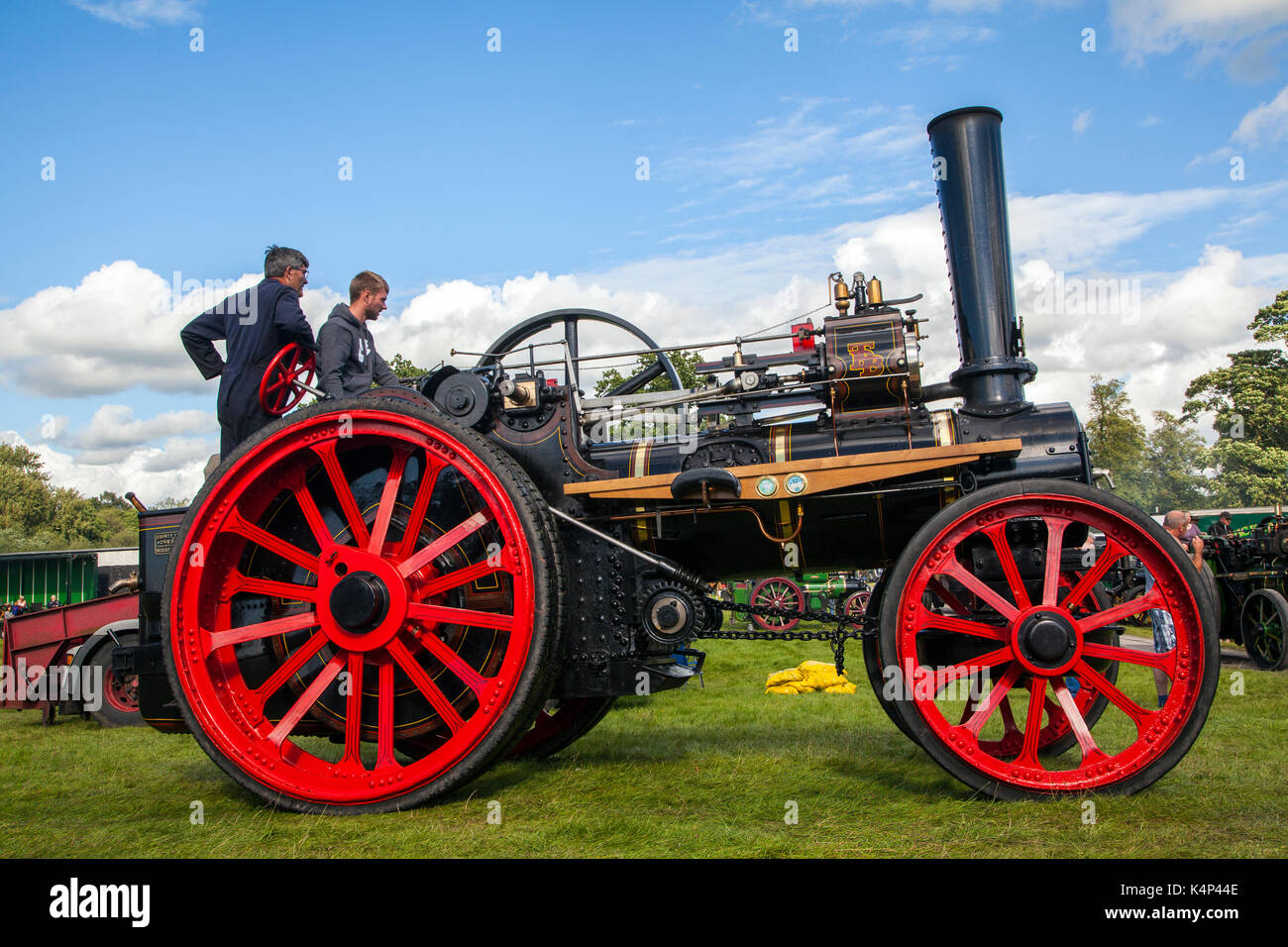 Vintage steam traction engine and steam roller rally at Astle park ...