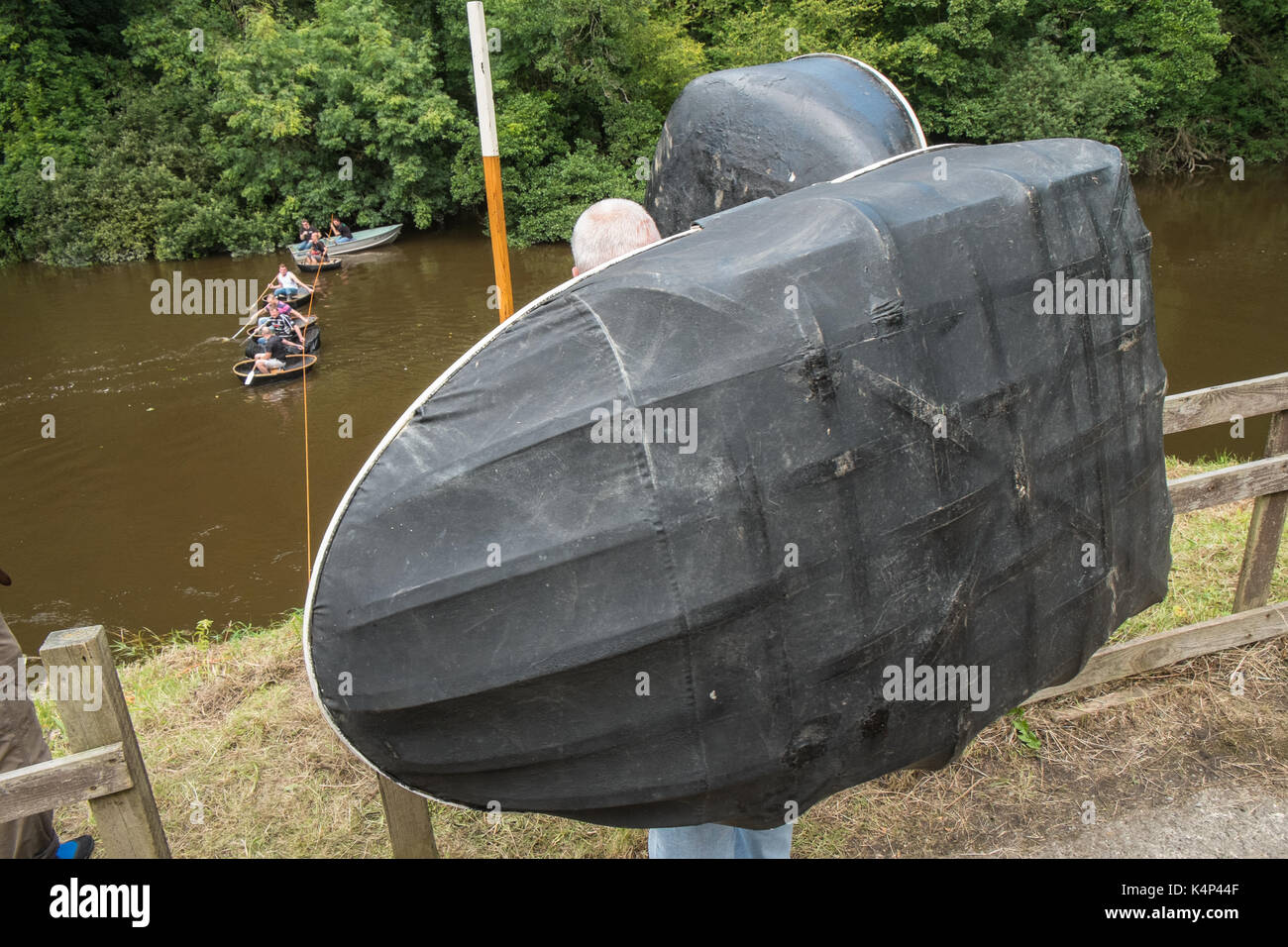 Cilgerran coracle races hi-res stock photography and images - Alamy