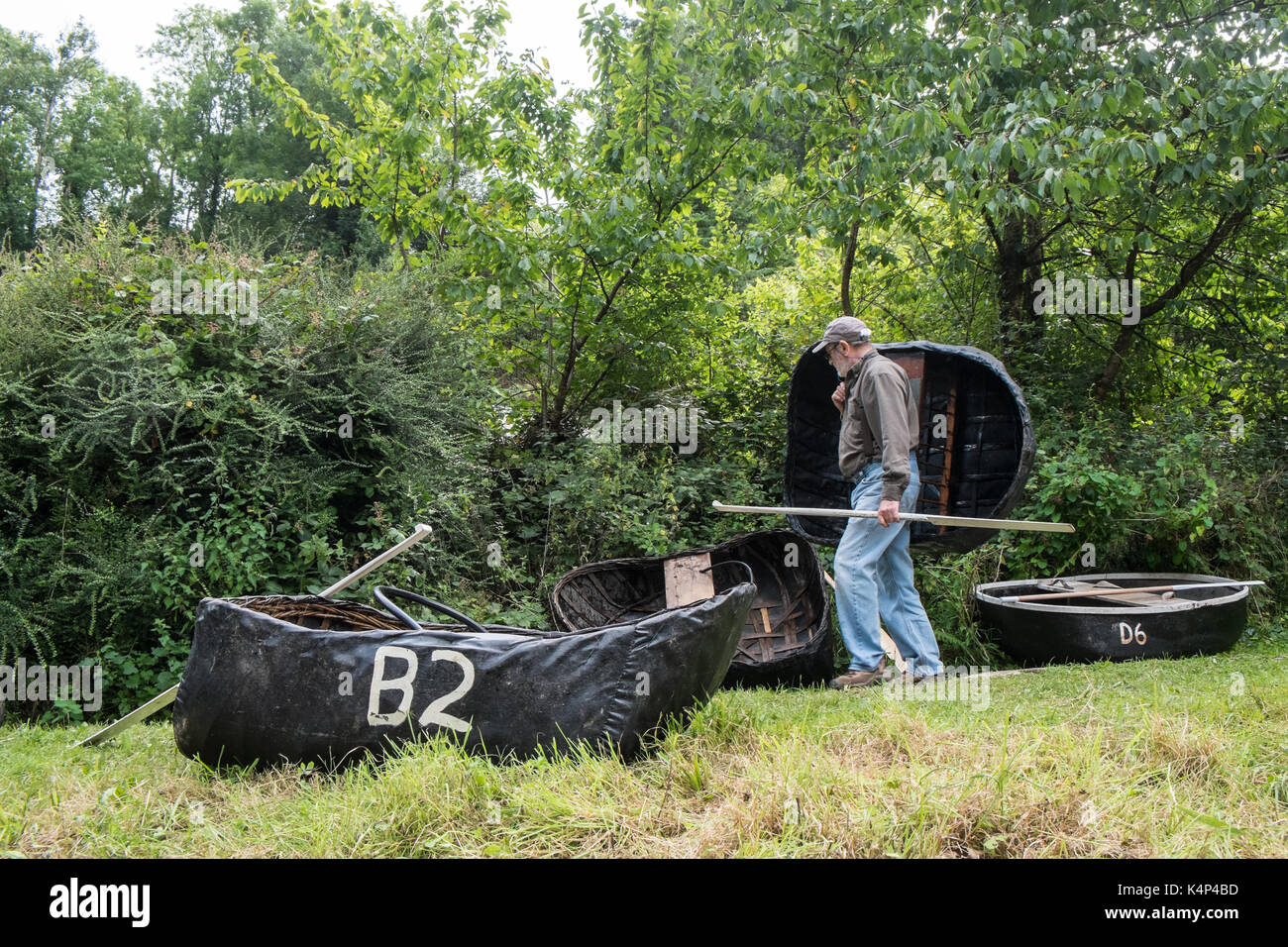 Cilgerran coracle race hi-res stock photography and images - Alamy