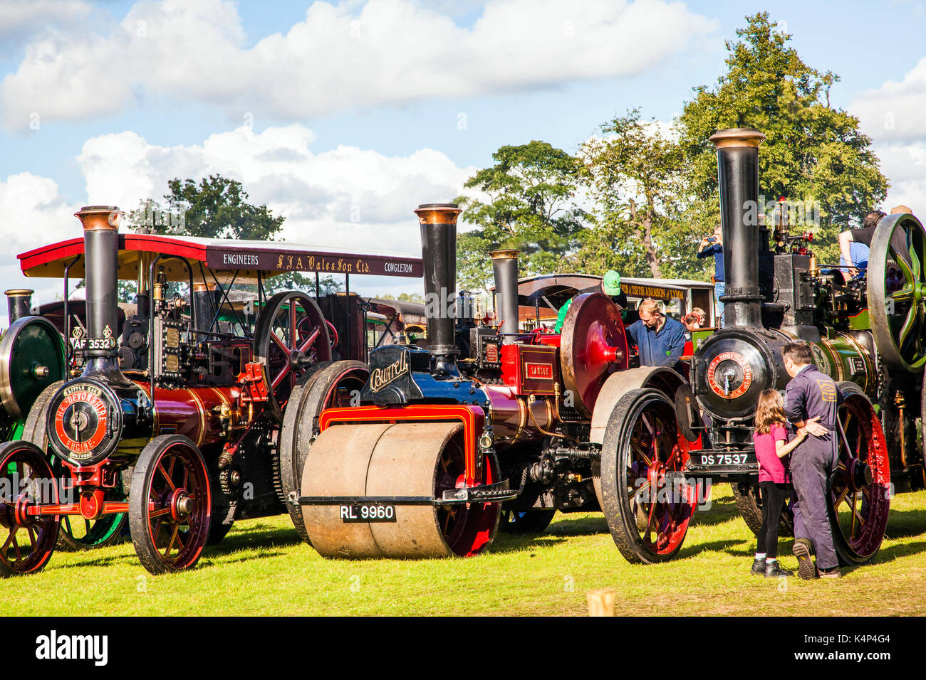 Vintage steam traction engine and steam roller rally at Astle park ...
