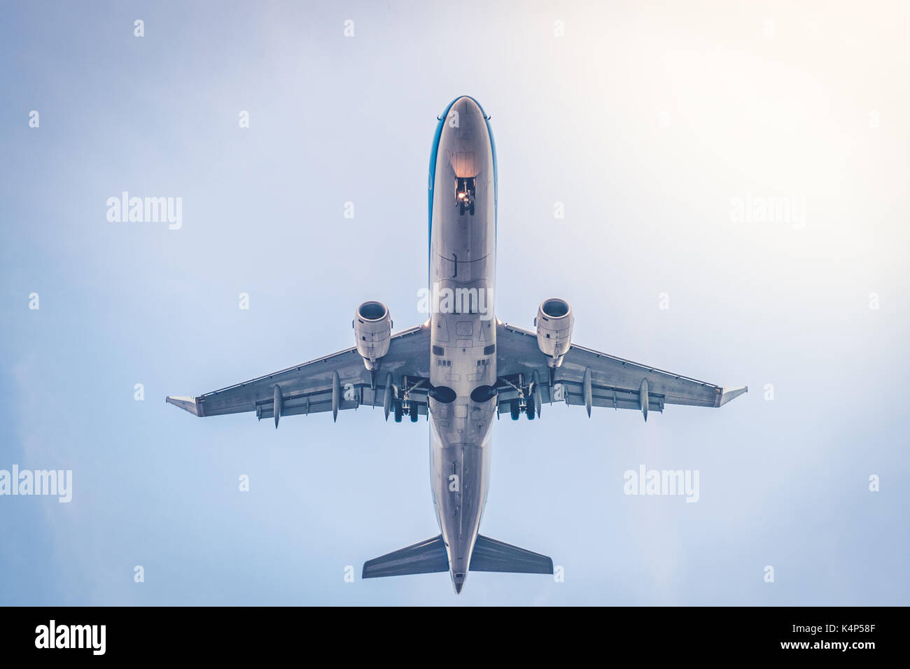 airplane from beneath - aircraft flying from below Stock Photo - Alamy