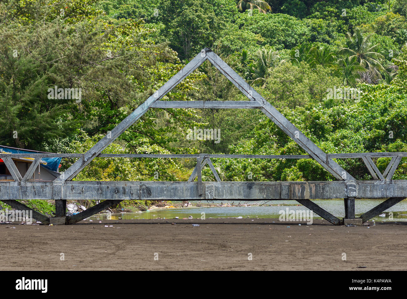 Right angle triangle bridge hi-res stock photography and images - Alamy