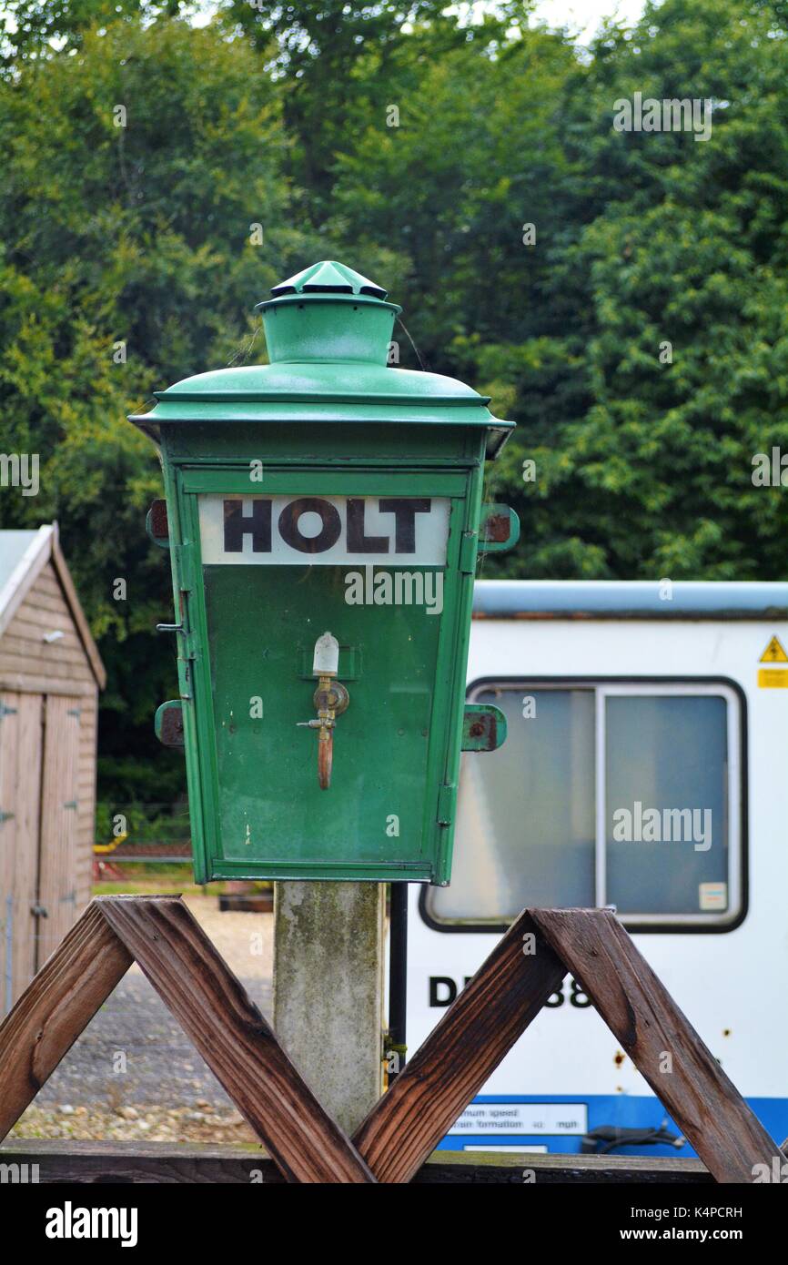green platform light at holt station Stock Photo - Alamy