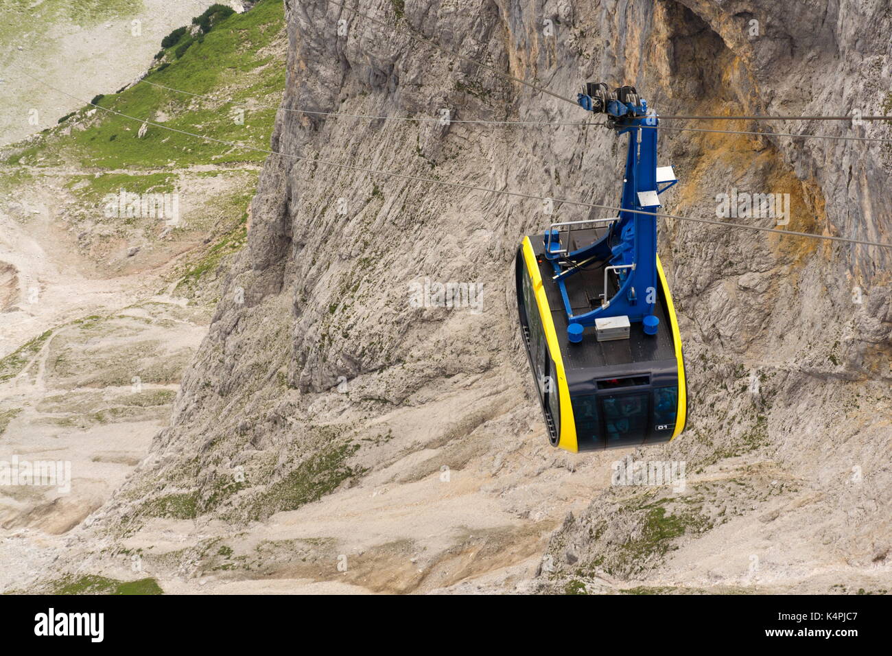 Cable car Gondola traveling to Dachstein mountain summit Stock Photo ...