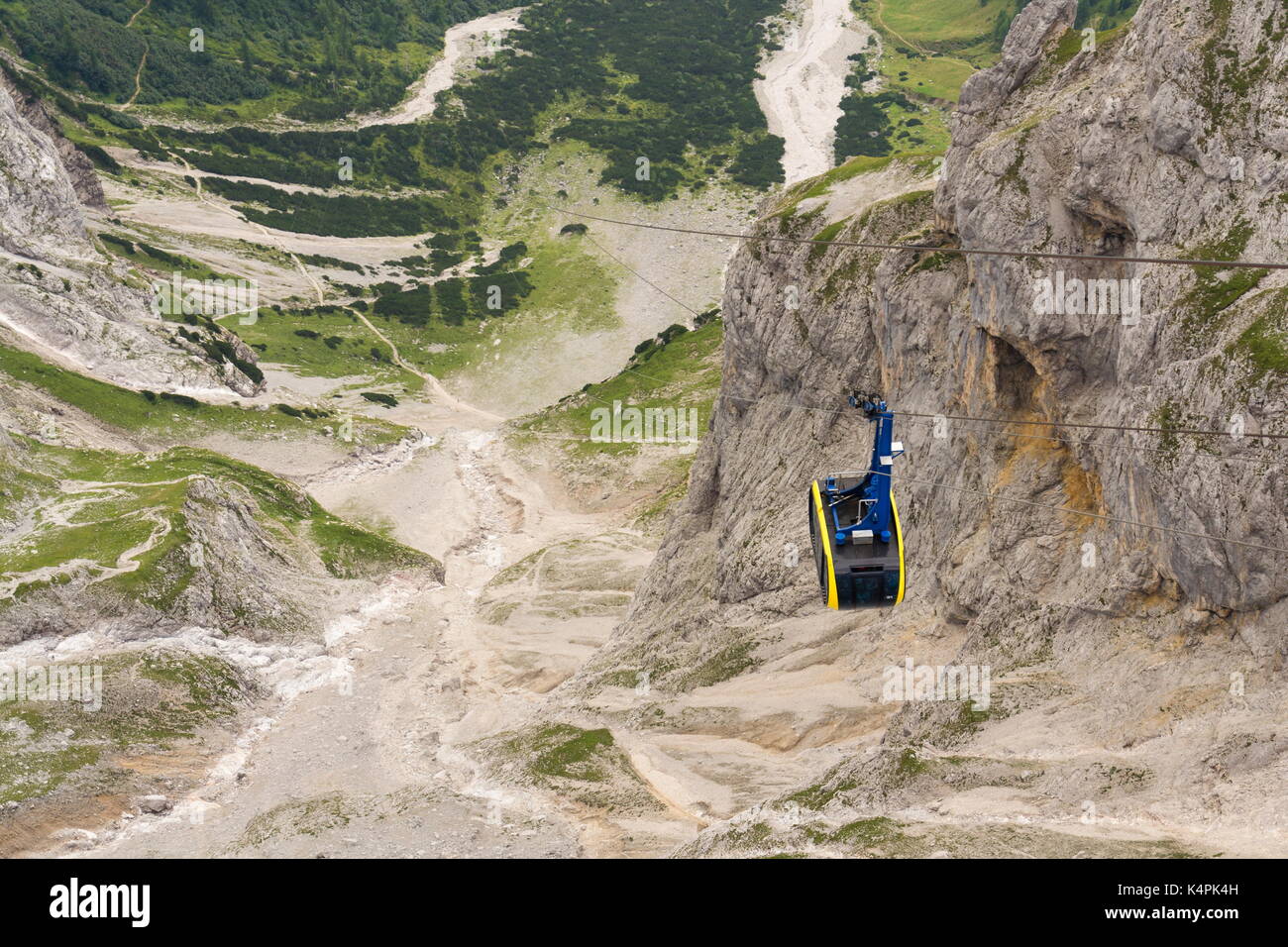 Cable car Gondola traveling to Dachstein mountain summit Stock Photo ...