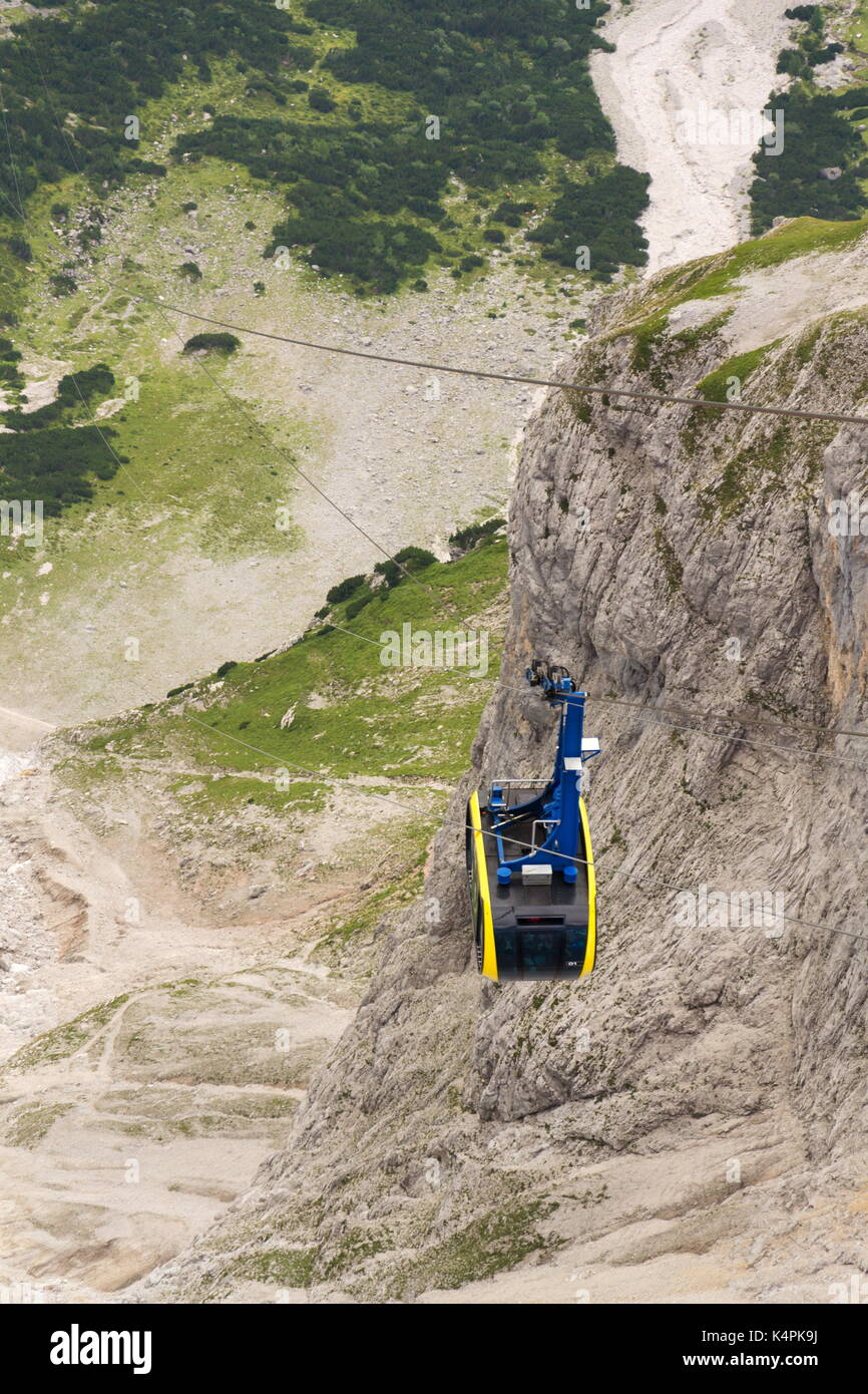 Cable car Gondola traveling to Dachstein mountain summit Stock Photo ...