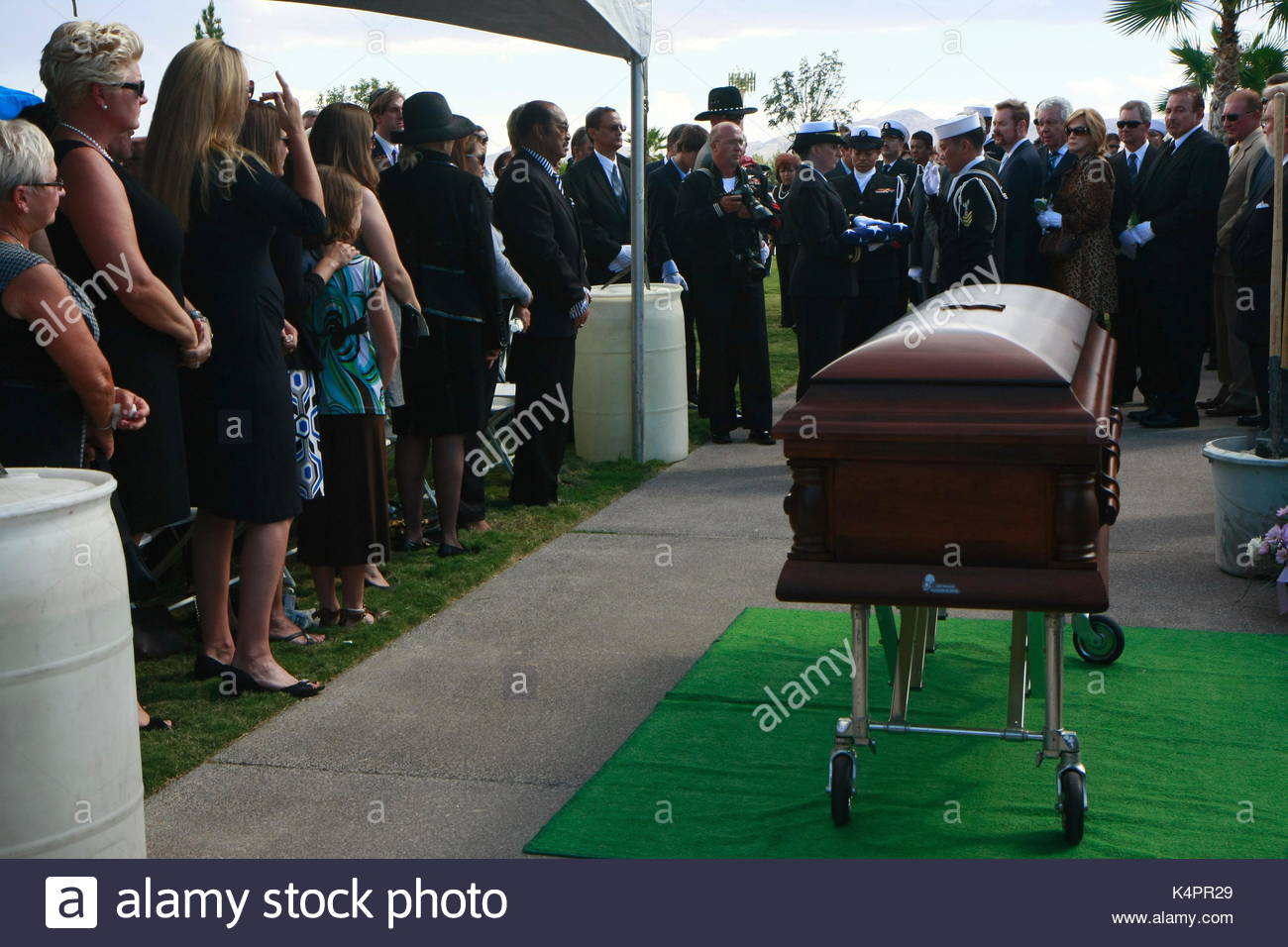 Tony Curtis Funeral Stock Photos & Tony Curtis Funeral Stock Images - Alamy