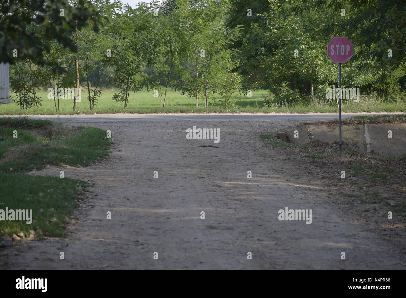 Bland road hi-res stock photography and images - Alamy