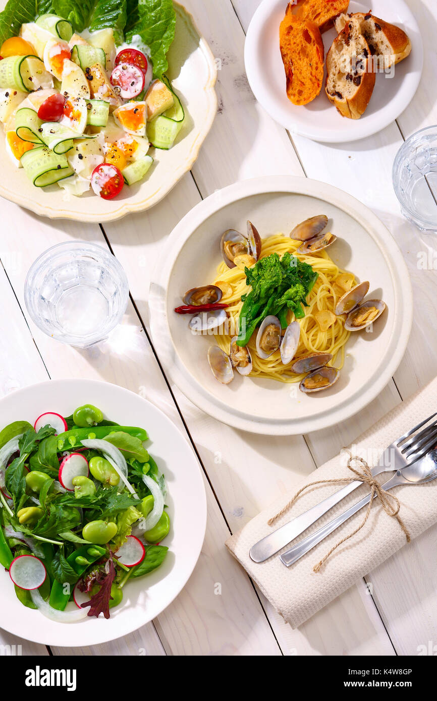 Clam dishes hi-res stock photography and images - Alamy