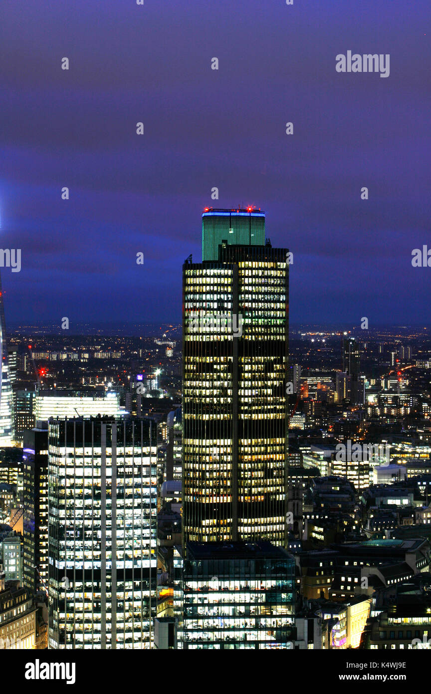 Financial district with tower 42 hi-res stock photography and images ...