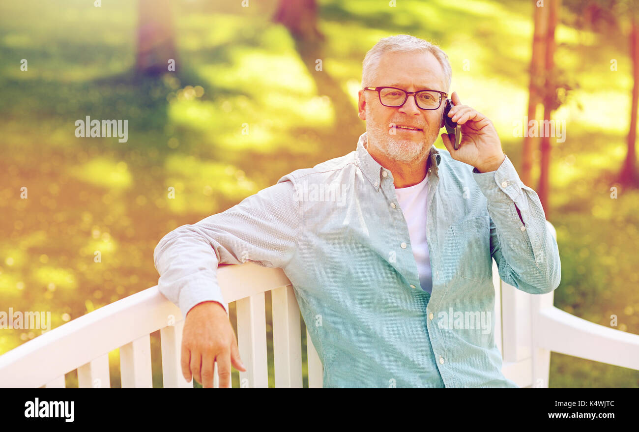Elderly old age man calling mobile phone hi-res stock photography and ...