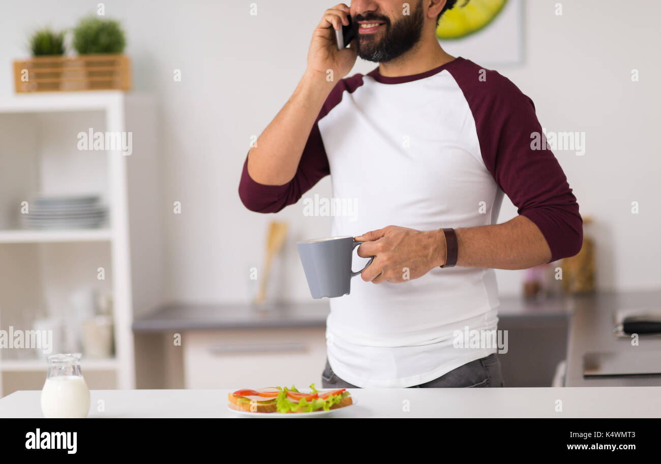 Eating talking on cell hi-res stock photography and images - Alamy