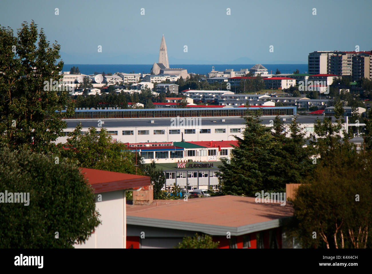 Skyline, Hallgrimskirkja (Hallgrimskirche), Reykjavik, Island Stock ...