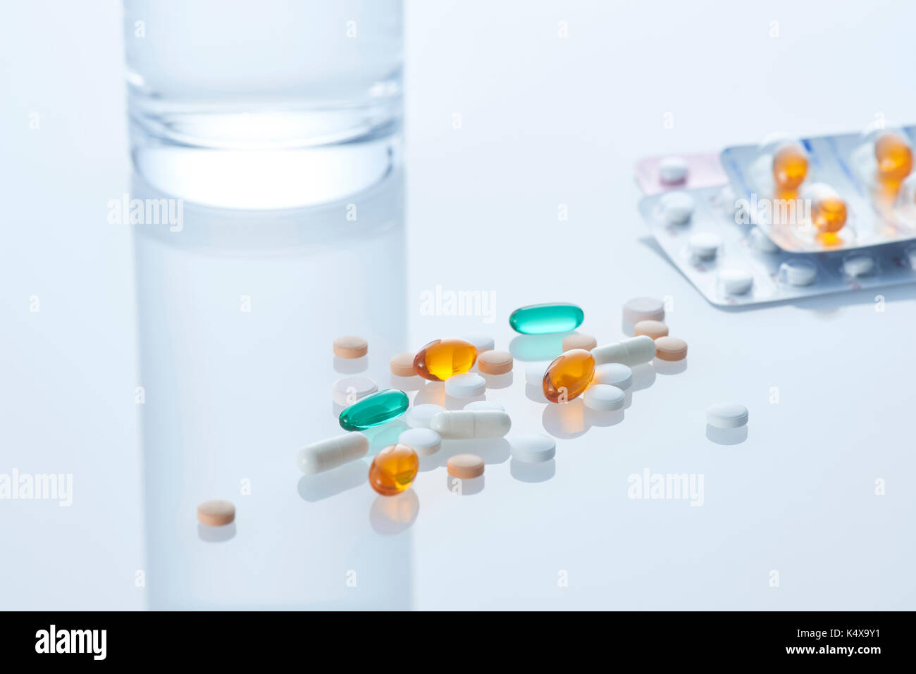 Ptp sheet hi-res stock photography and images - Alamy