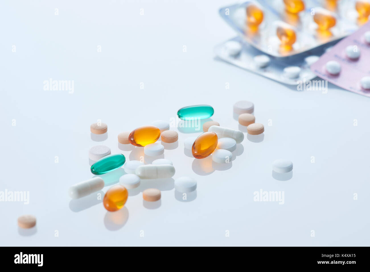 Ptp sheet hi-res stock photography and images - Alamy