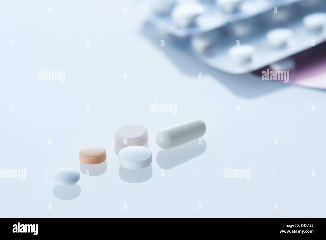 Ptp sheet hi-res stock photography and images - Alamy