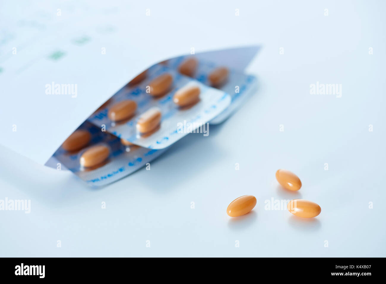 Ptp sheet hi-res stock photography and images - Alamy