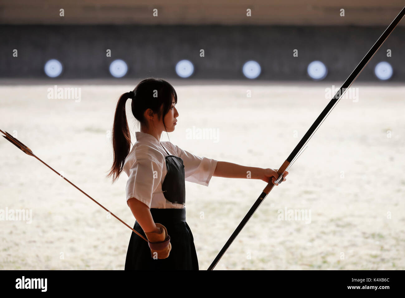 Japanese traditional archery athlete practicing Stock Photo - Alamy