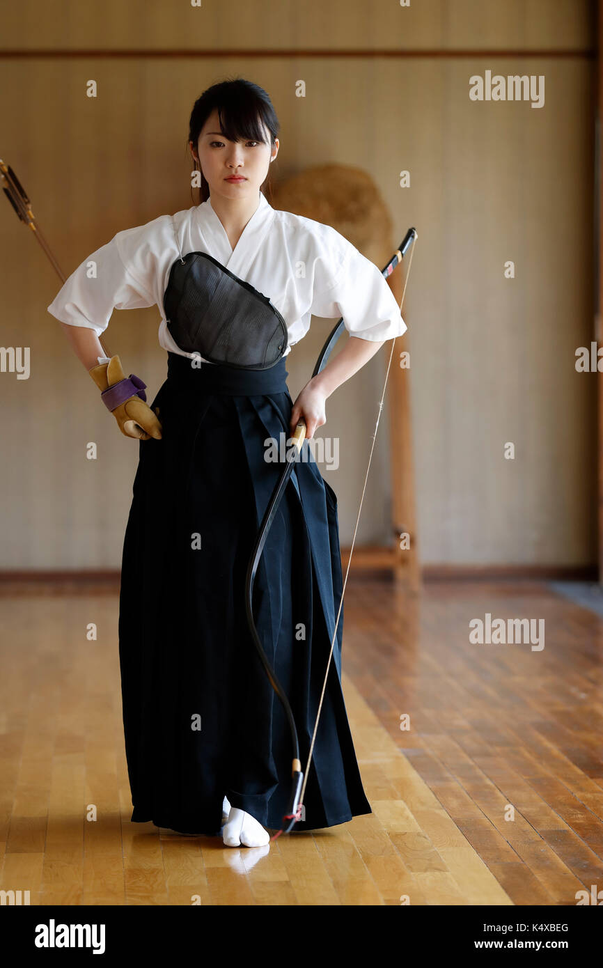 Japanese traditional archery athlete practicing Stock Photo - Alamy