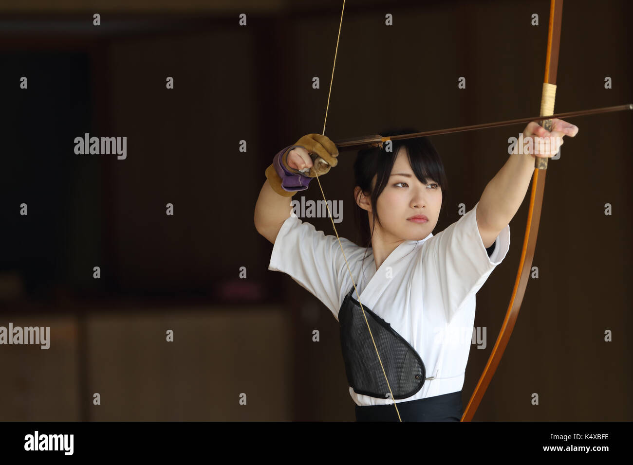 Japanese traditional archery athlete practicing Stock Photo - Alamy
