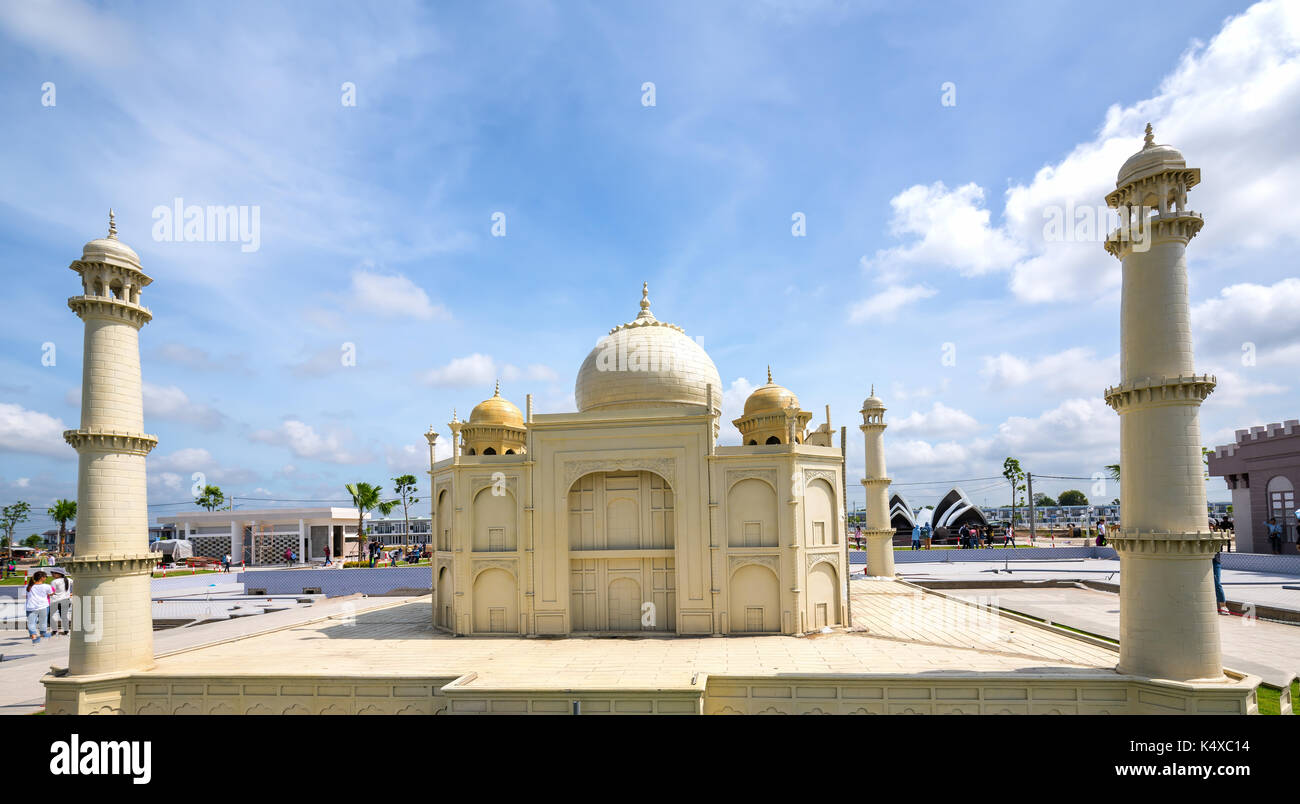 The architectural model of the Taj Mahal is the architectural wonder of ...