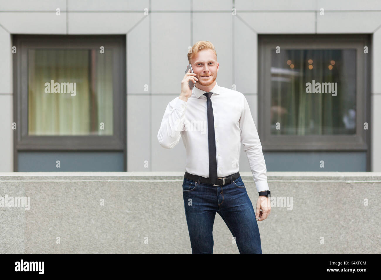 Businessman calling hi-res stock photography and images - Alamy