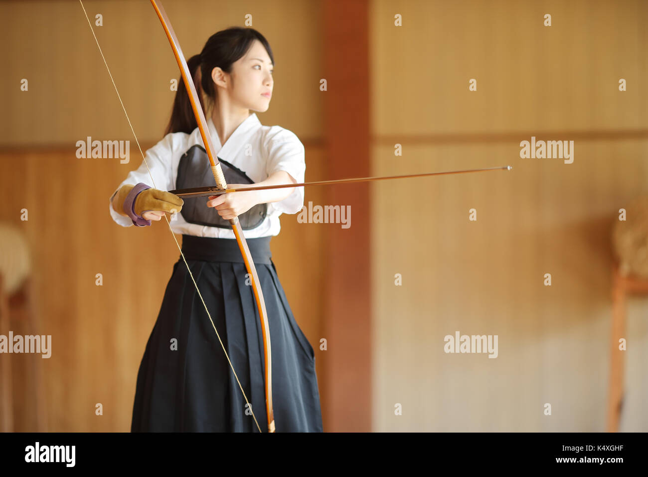 Japanese traditional archery athlete practicing Stock Photo - Alamy
