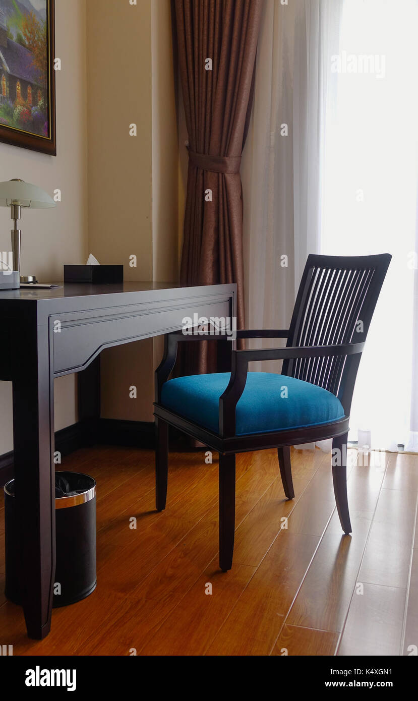 Wooden table and chair in bed room of modern hotel Stock Photo - Alamy