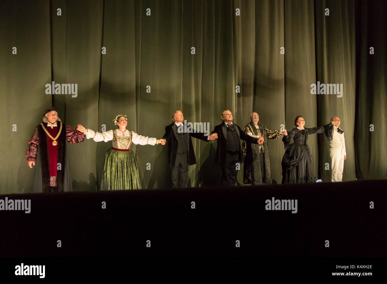 Main curtain hi-res stock photography and images - Alamy