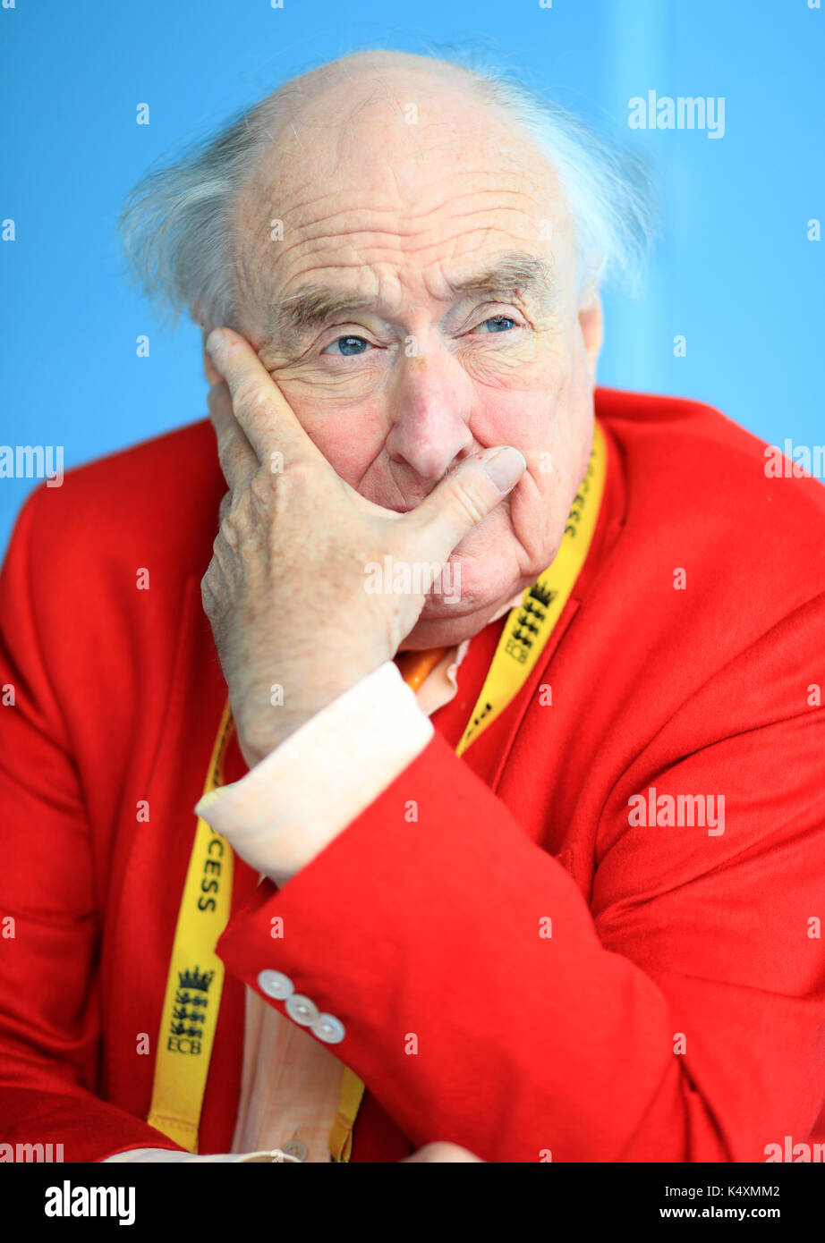 Henry blofeld test match hi-res stock photography and images - Alamy