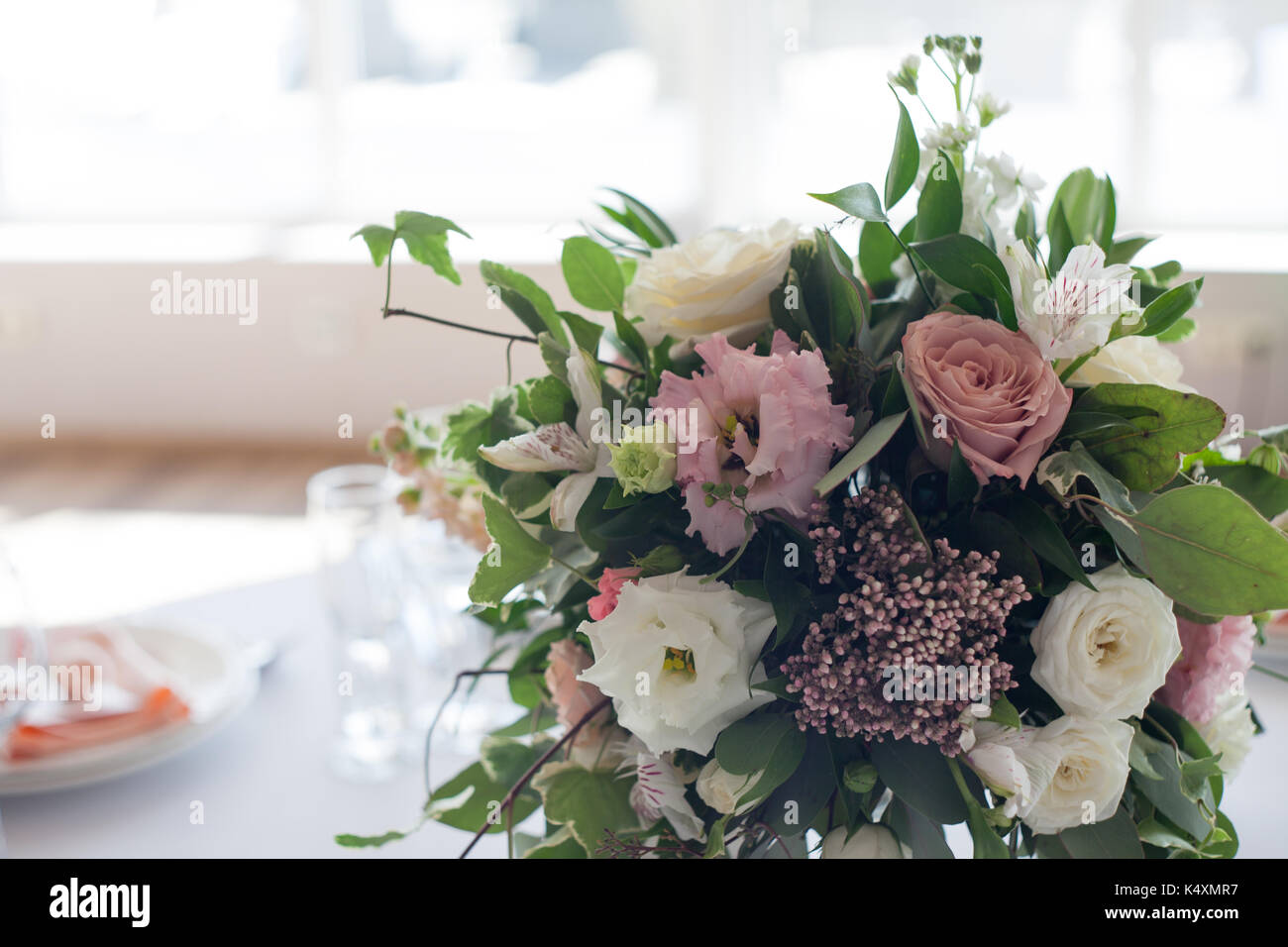 Wedding decor. Flowers in the restaurant, table setting Stock Photo - Alamy