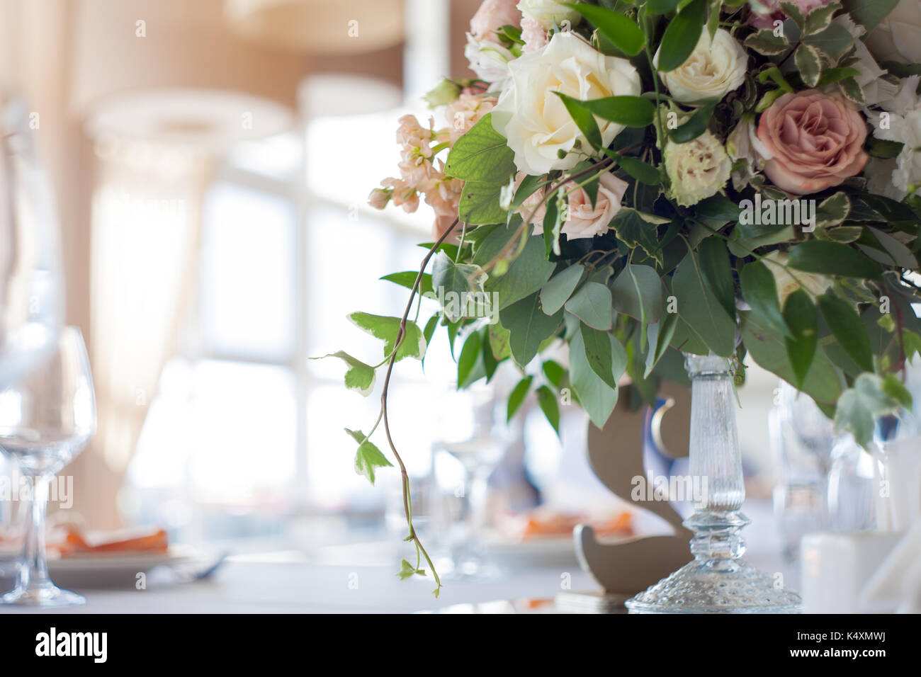 Wedding decor. Flowers in the restaurant, table setting Stock Photo - Alamy