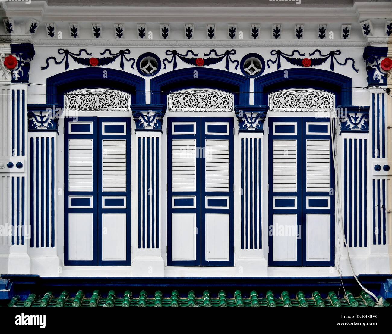 Arched shop windows hi-res stock photography and images - Alamy