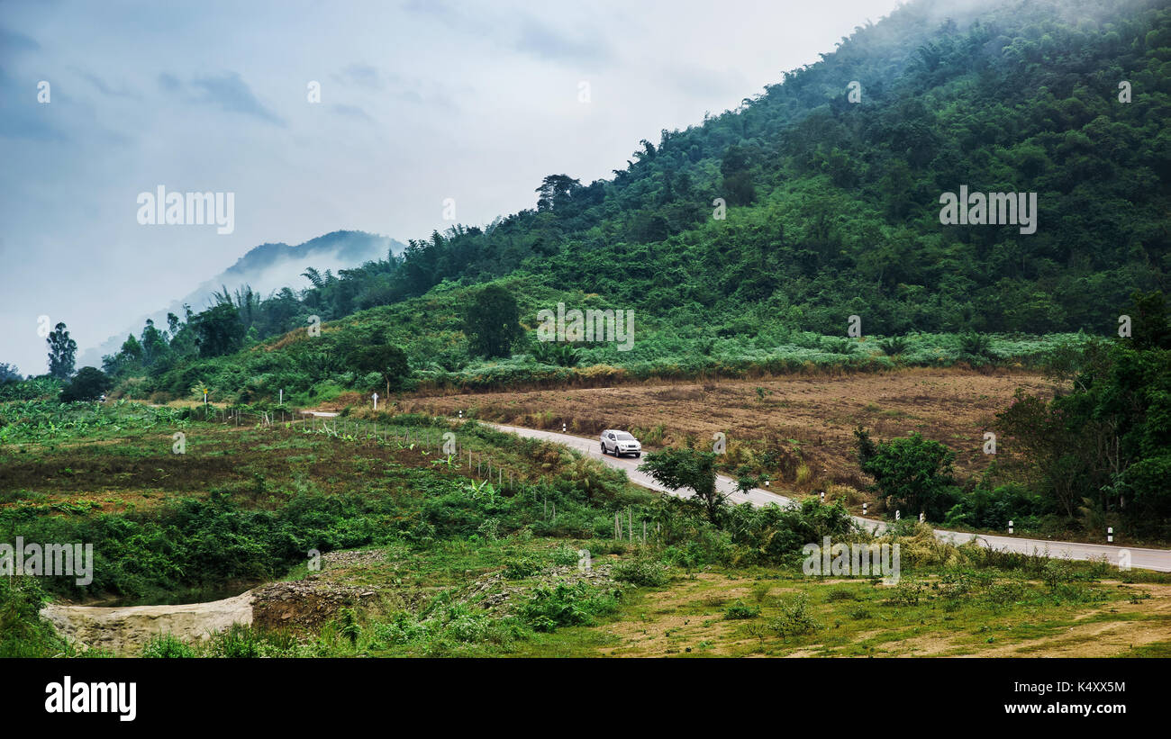 Car driving on an empty road hi-res stock photography and images - Alamy
