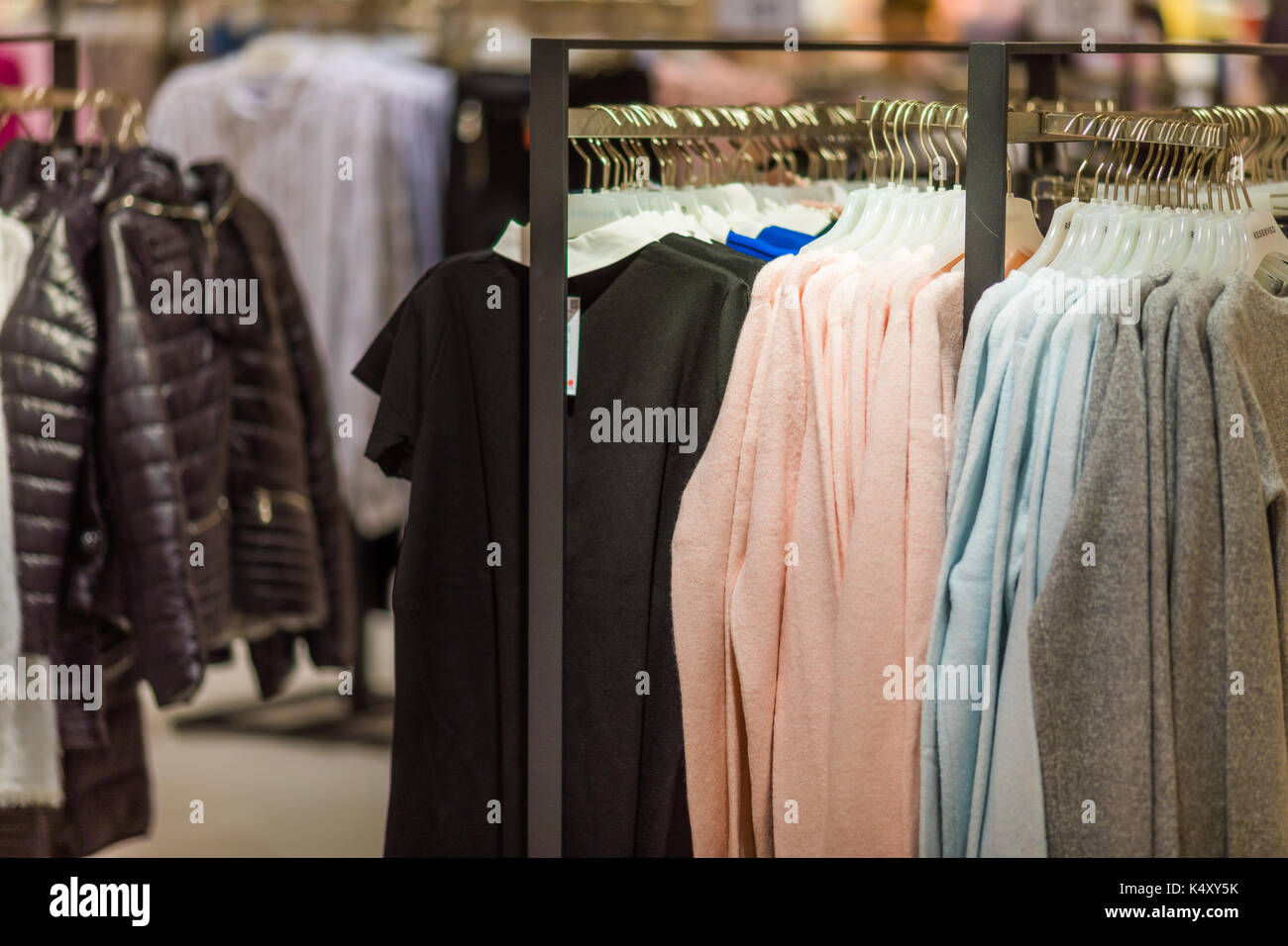 Blurred a clothes store background on a shopping mall Stock Photo - Alamy