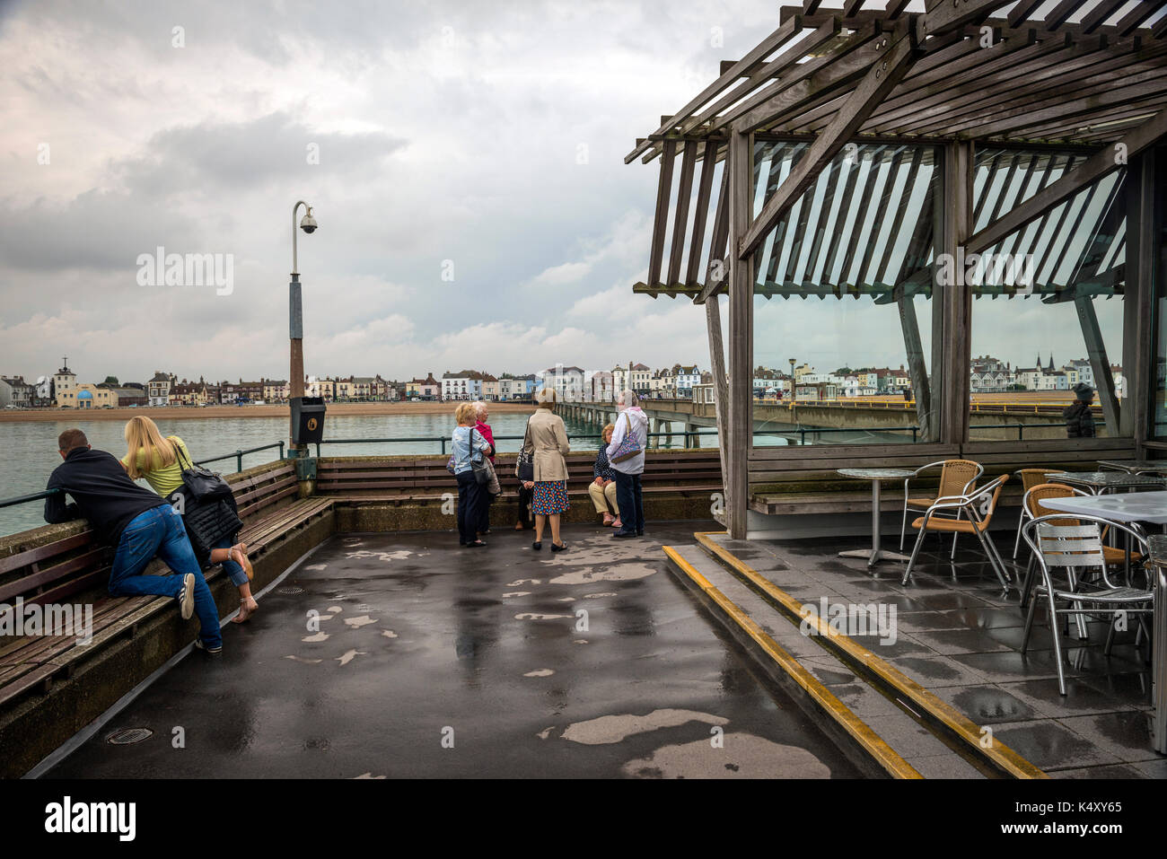 Deal pier kent cafe hi-res stock photography and images - Alamy
