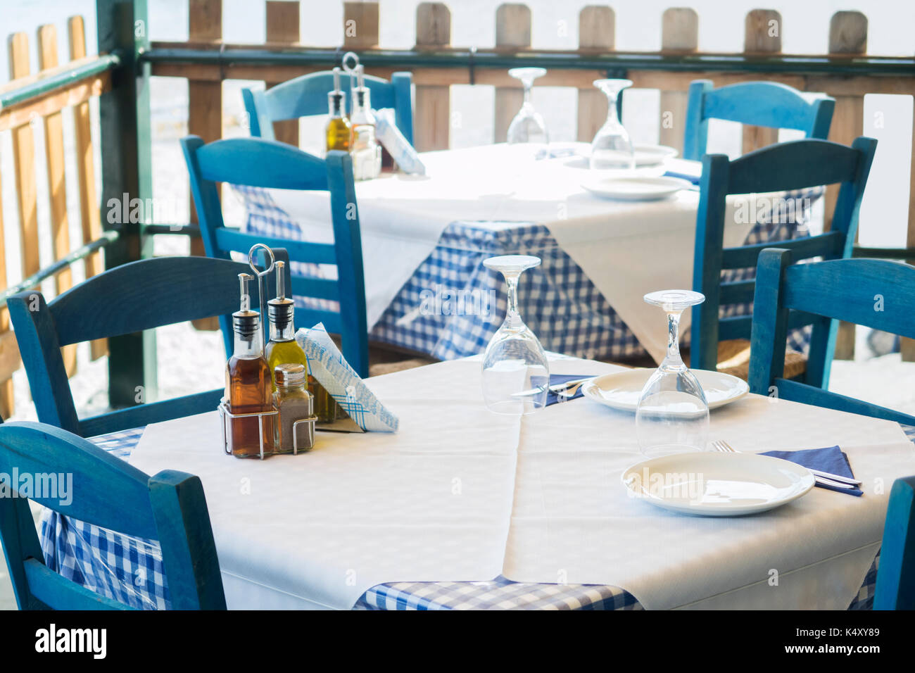 Greek restaurant tables hi-res stock photography and images - Alamy