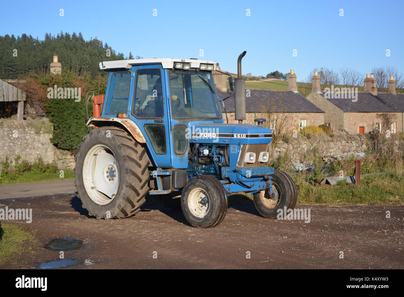 Blue ford tractor hi-res stock photography and images - Alamy