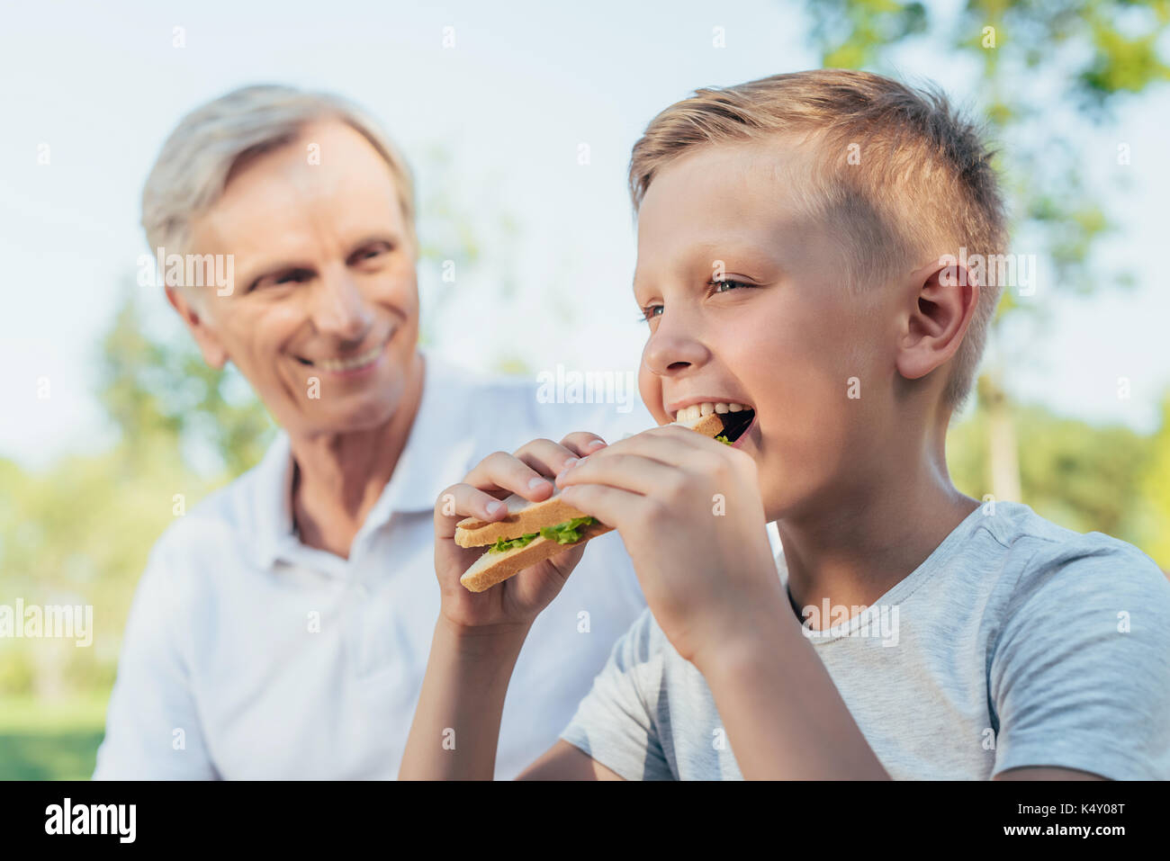 child eating sandwich Stock Photo - Alamy