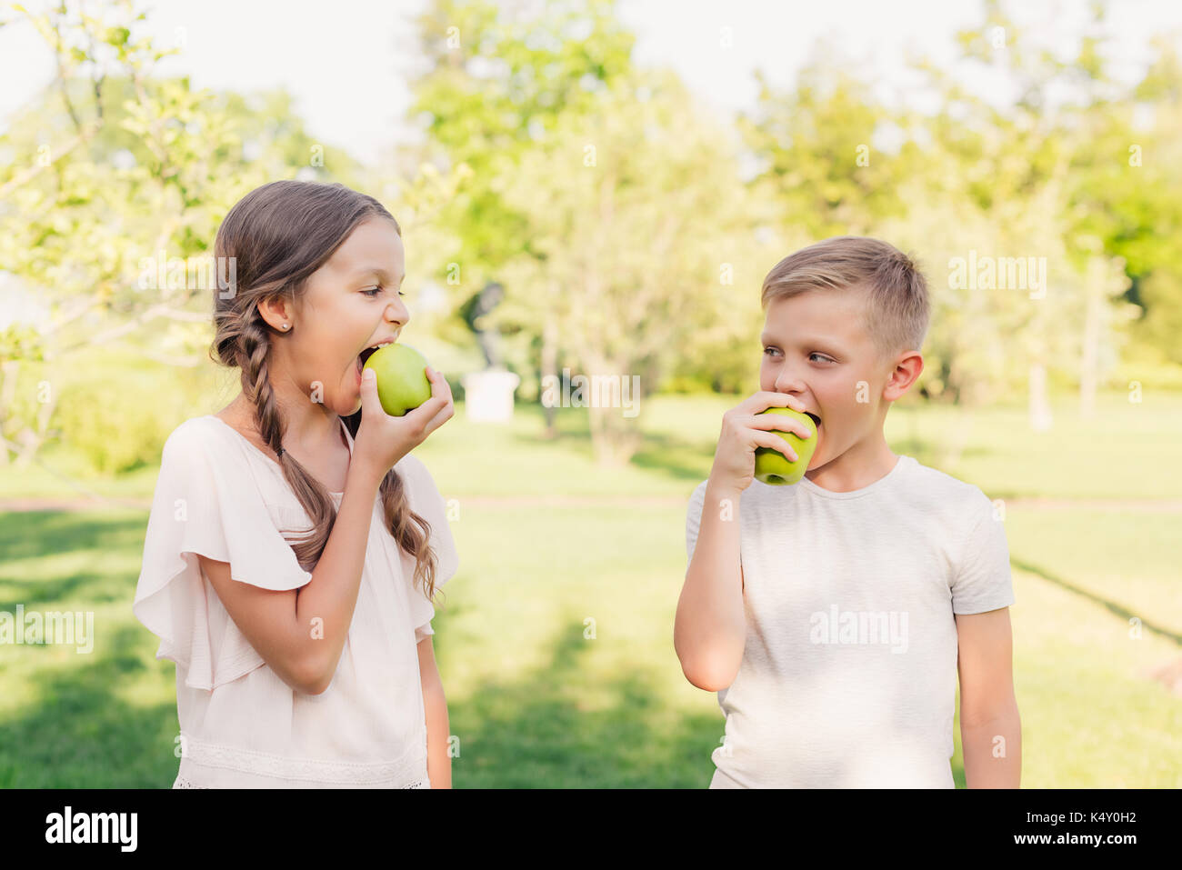 children eating apples Stock Photo - Alamy