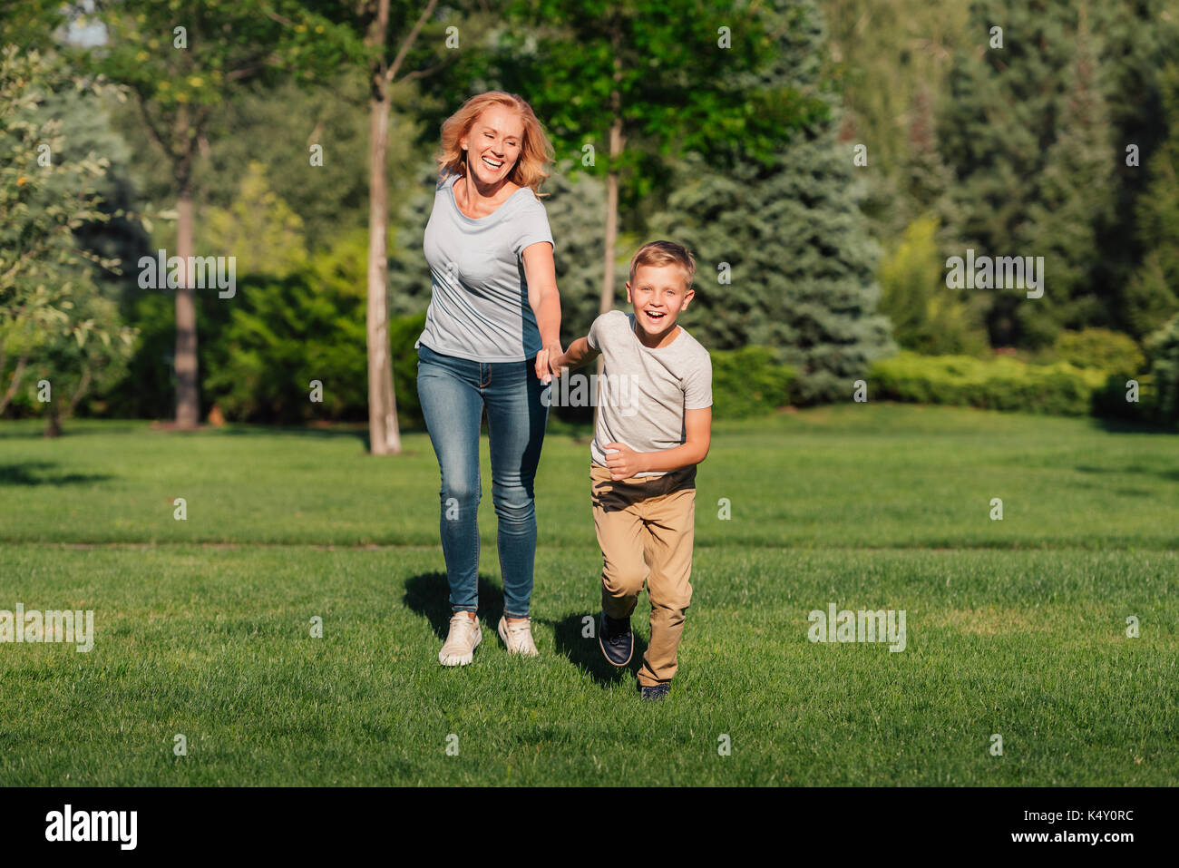 Summer lawn family hi-res stock photography and images - Alamy