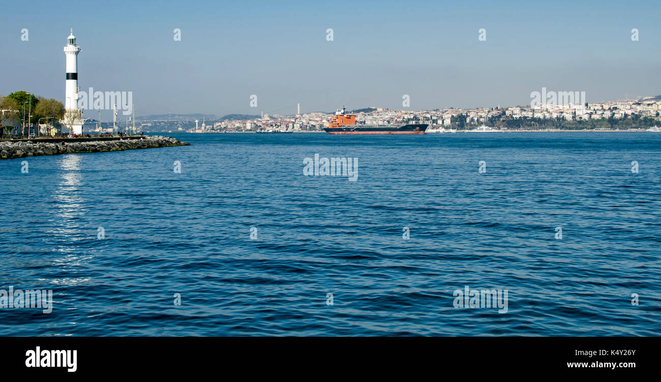 Cargo ship on the middle of the ocean hi-res stock photography and ...