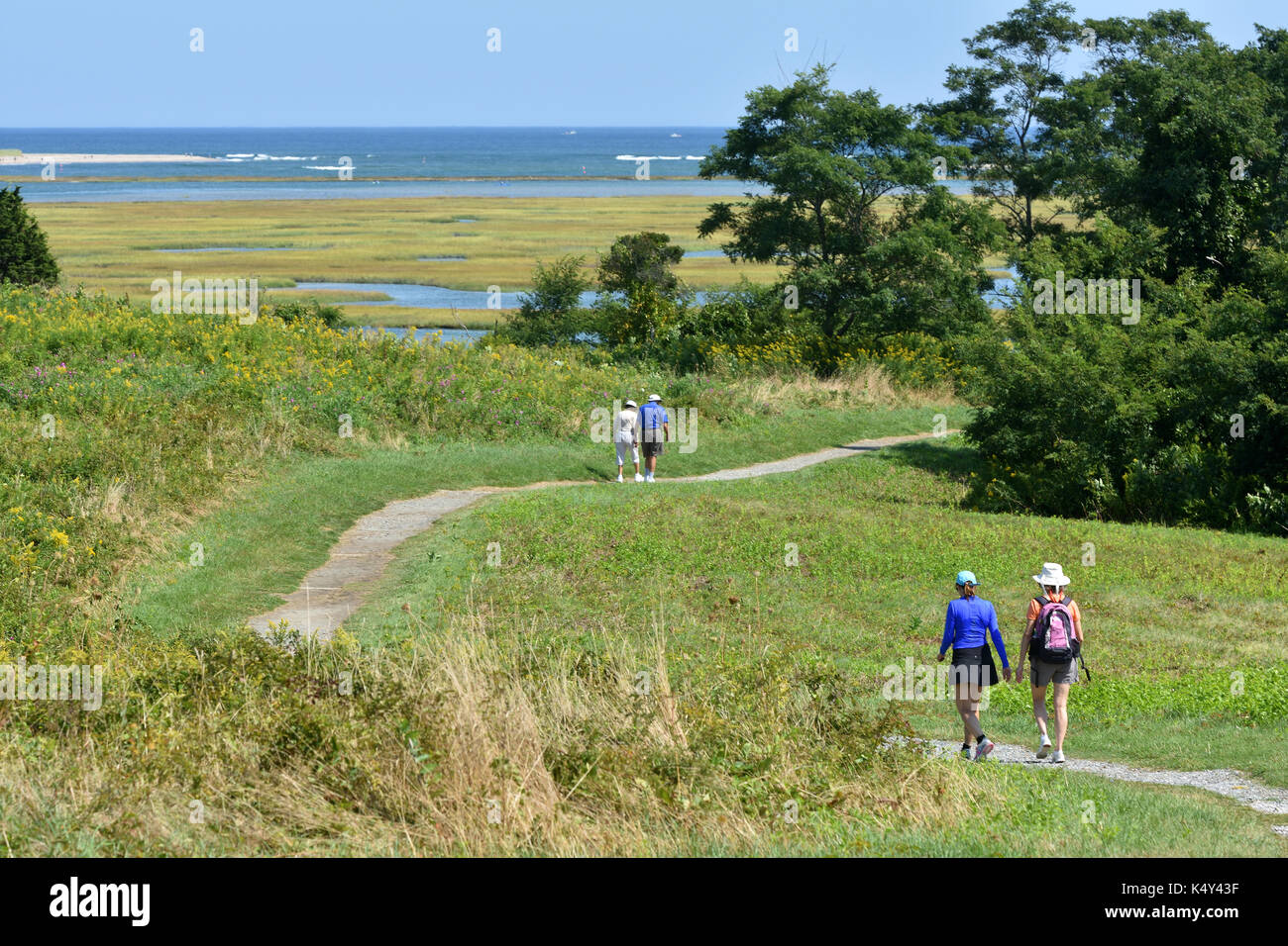 Hiking at Fort Hill in Eastham - Massachusetts in the Cape Cod National ...